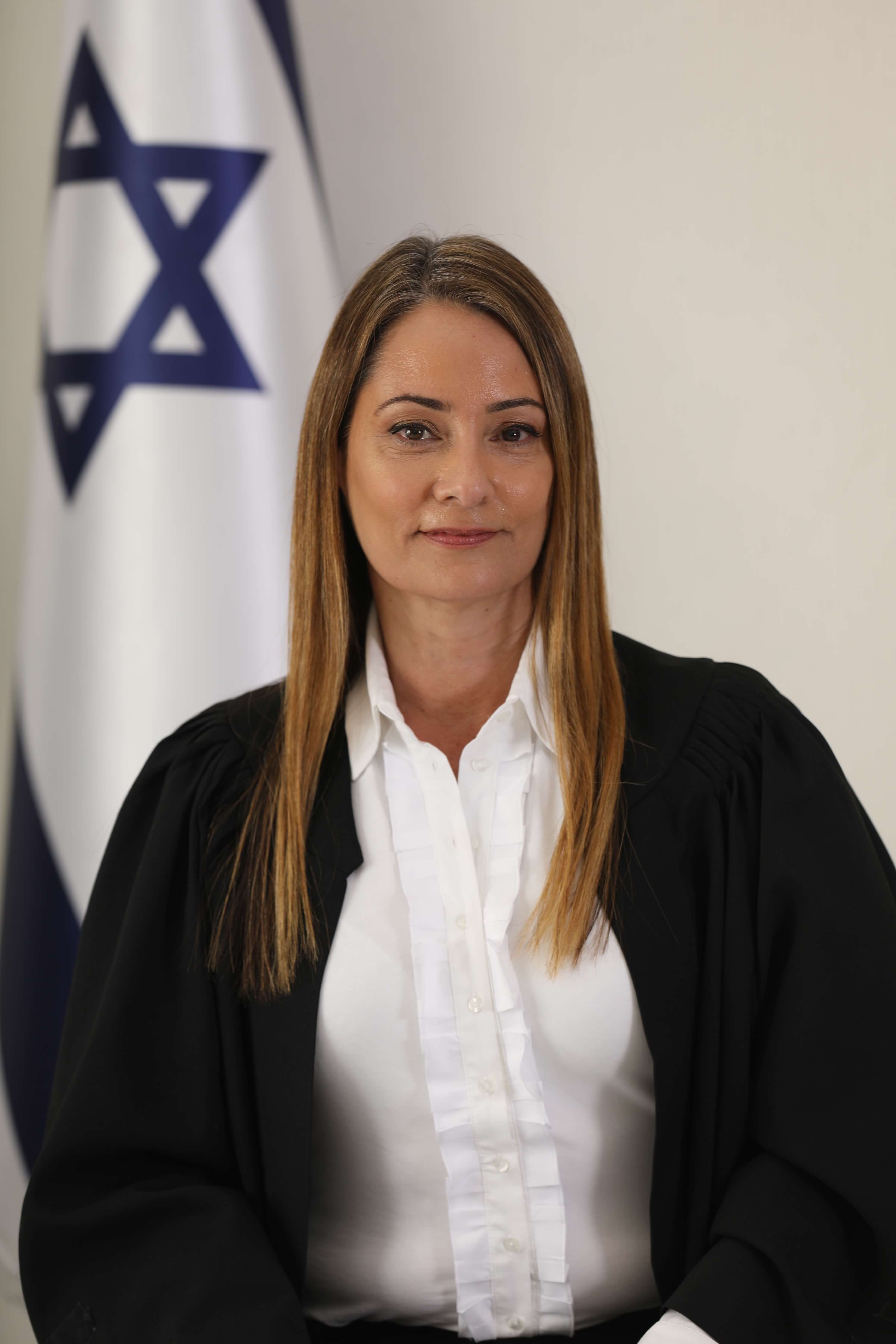 השופטת מעין בן ארי - החלטות ואתר דירוג שופטי ישראל ⚖️